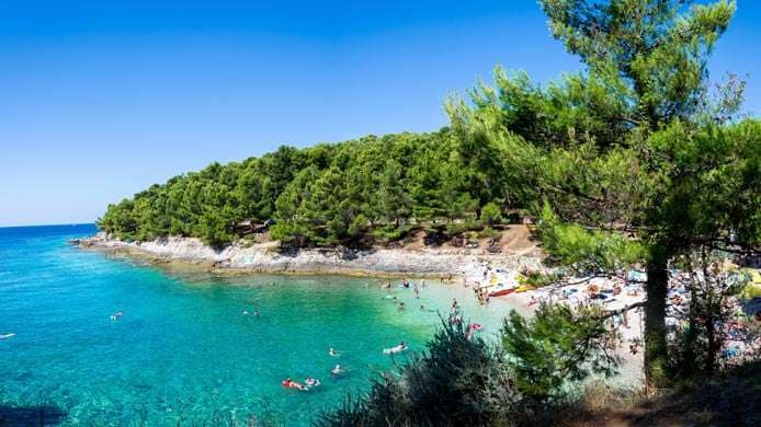 Playas De Pula-croacia Manta De Felpa Vista De Una Playa En Pula,